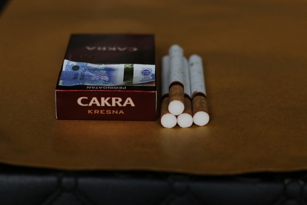 HARGA SATU BUNGKUS ROKOK DI INDONESIA SALAH SATU YANG TERMURAH DI DUNIA ...