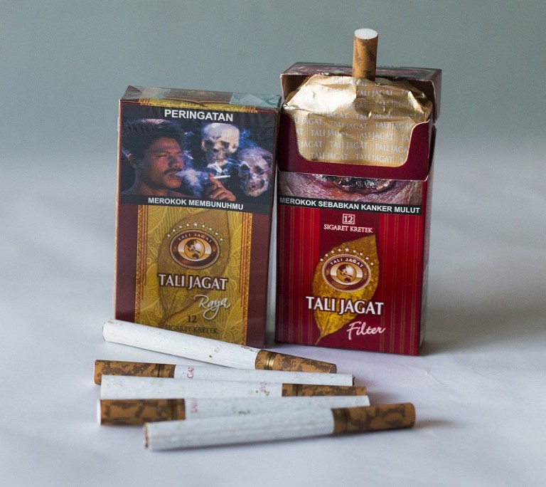KOLEKSI BUNGKUS ROKOK, MUSEUM INI HANYA TERBUKA UNTUK PENGUNJUNG 18 ...