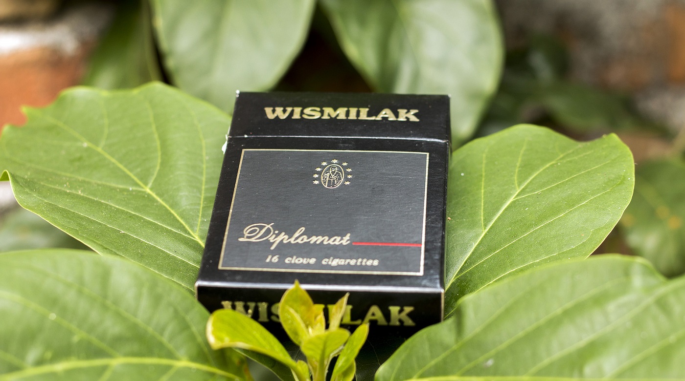 Takut Harga Rokok Naik, Pemuda Borong Ratusan Bungkus Rokok – Bungkus Rokok