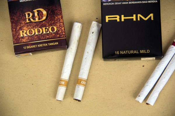 Hari Bermula dari Secangkir Kopi dan Sebatang Rokok Kretek – Bungkus Rokok