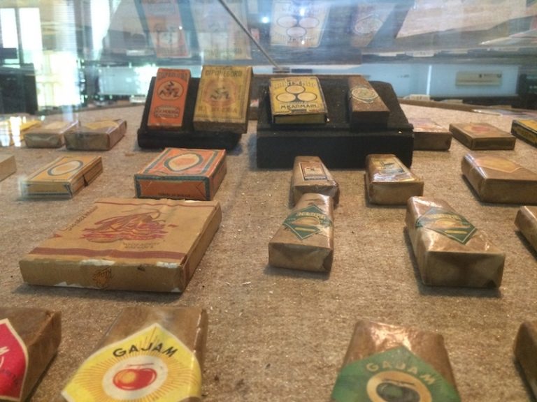 Promosi Rokok Bal Tiga yang Menginovasi Periklanan Indonesia – Bungkus ...