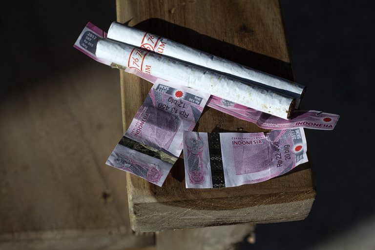 Promosi Rokok Bal Tiga yang Menginovasi Periklanan Indonesia – Bungkus ...