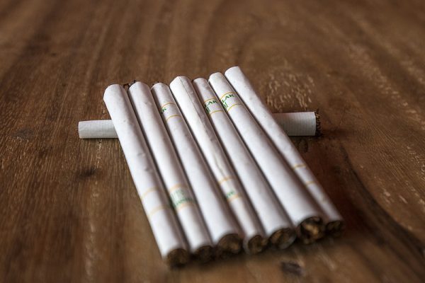 Peran Rokok Dalam Sejarah Panjang Persepakbolaan Indonesia – Bungkus Rokok