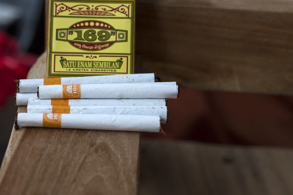 169: Kuning dan Menggoda, Rasa Tetap Gurih – Bungkus Rokok